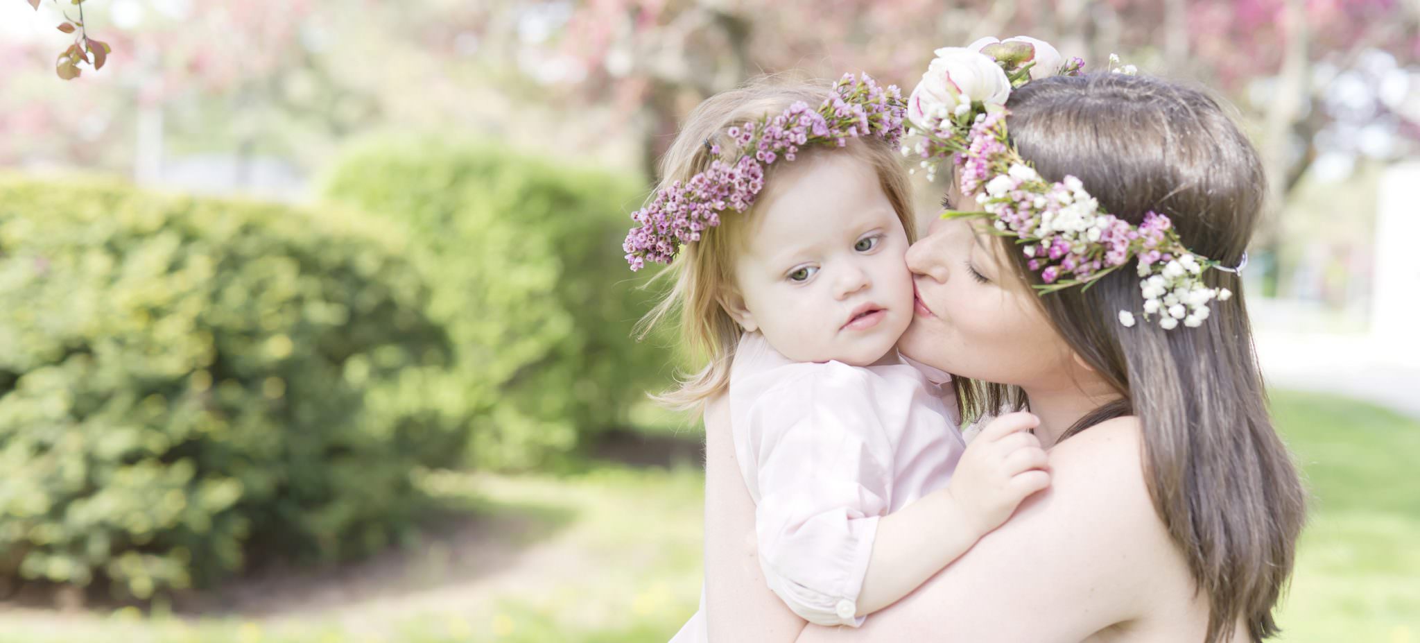 A Gorgeous, Flower-Filled Springtime Expecting Session - Love Inc. Mag