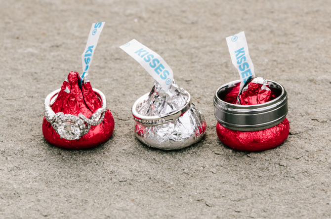 13 Festive Ring Shots for Winter Weddings - Love Inc. Mag