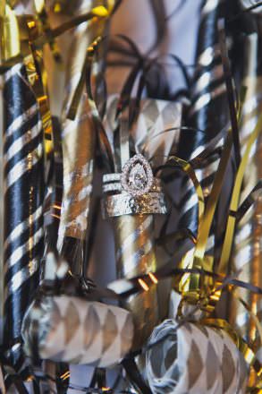 13 Festive Ring Shots for Winter Weddings - Love Inc. Mag