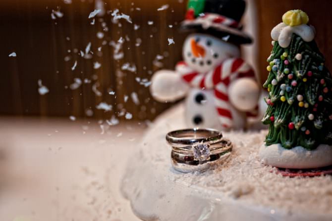 13 Festive Ring Shots for Winter Weddings - Love Inc. Mag
