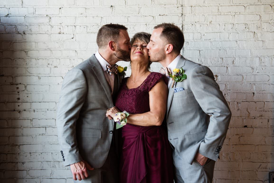 7 Heartwarming Wedding Pictures with Mom to Celebrate Mother’s Day ...