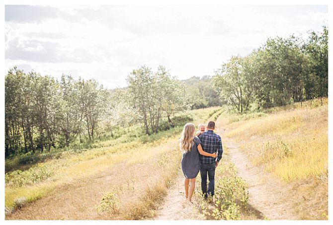 Rebecca and Adam's Sunny Family Session in Manitoba - Love Inc. MagLove ...