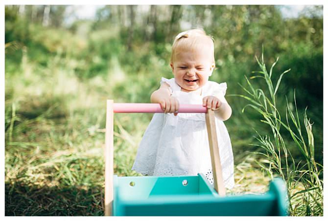 Rebecca and Adam’s Sunny Family Session in Manitoba - Love Inc. Mag