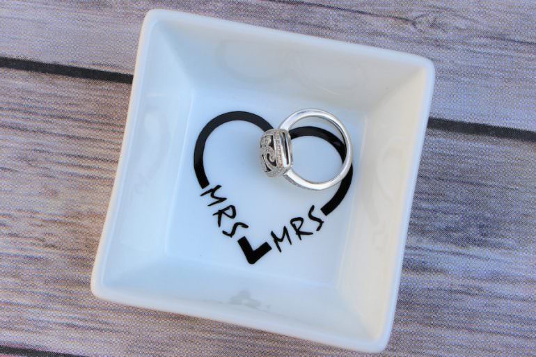 20 Engagement Ring Dishes to Keep Your New Bling Shiny and Safe! - Love ...