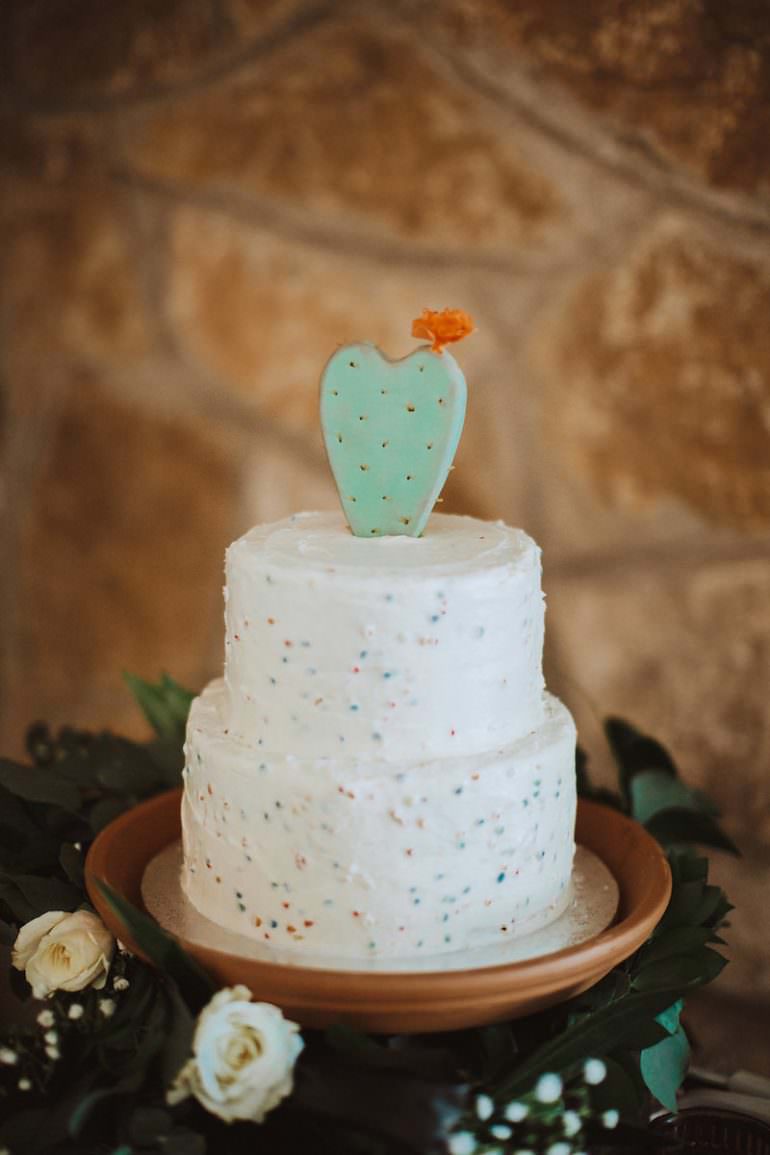 Small in Size, Big in Style: 15 Small Wedding Cakes to Swoon Over ...