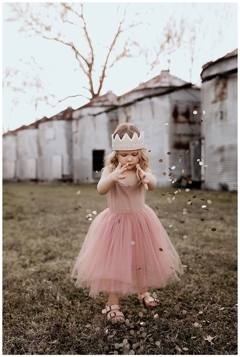 An Adorable Birthday Photoshoot with Mylar Balloons, Flower Crowns and ...