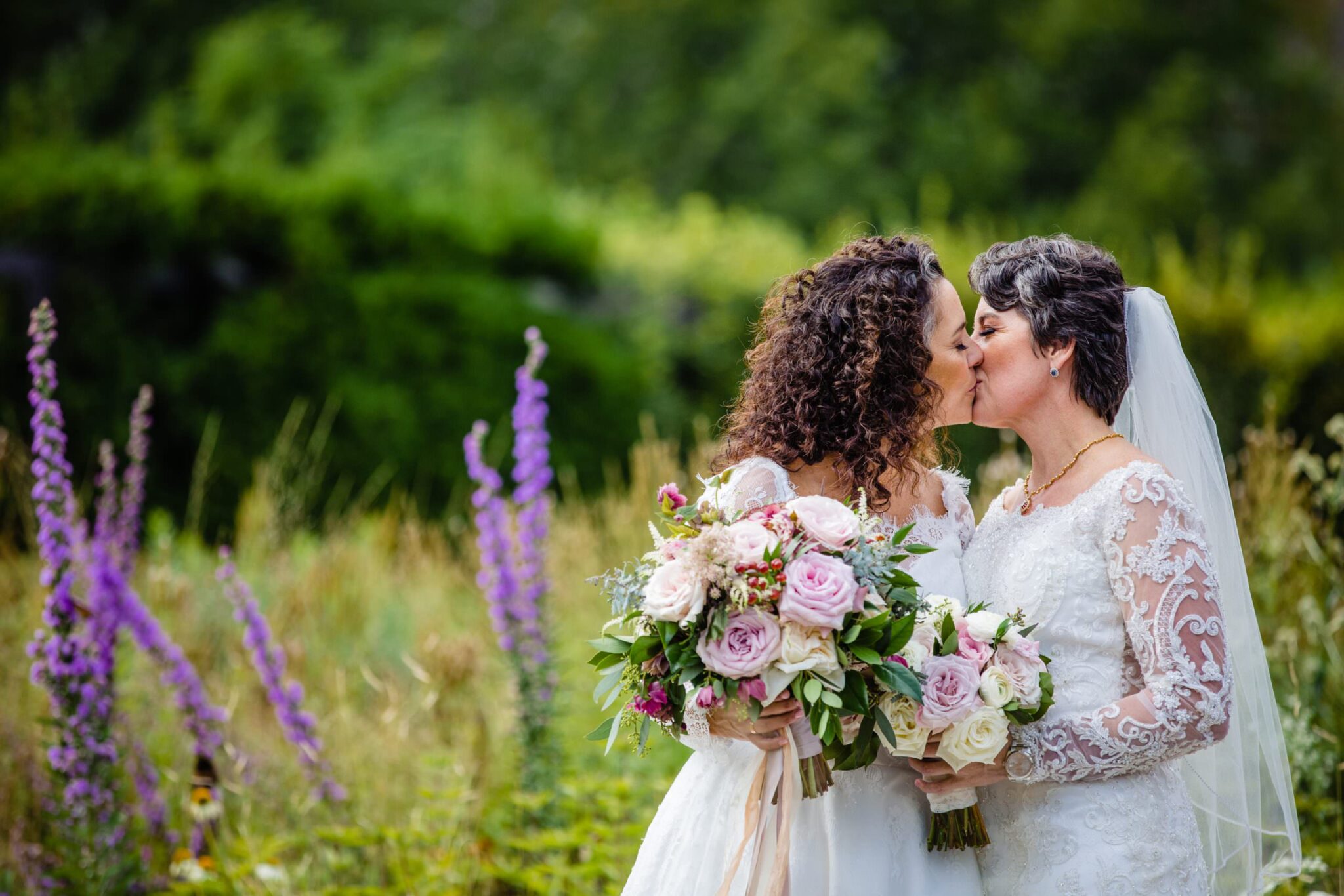Quintessential Mountain Colorado Wedding With Beer Details - Love Inc. Mag