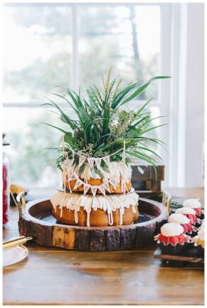 The Latest Wedding Cake Trend: Single-Serve Cakes - Love Inc. Mag