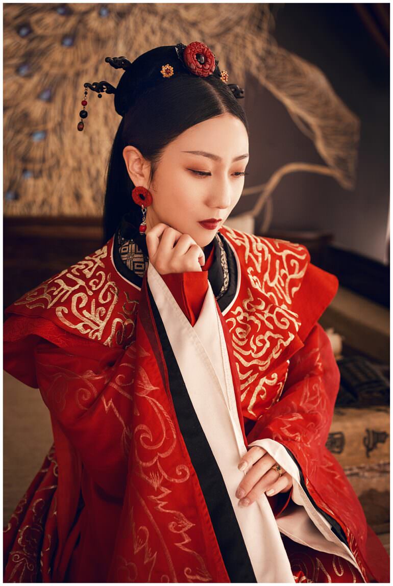 Vintage-Inspired Engagement Shoot With Historical Chinese Fashions ...