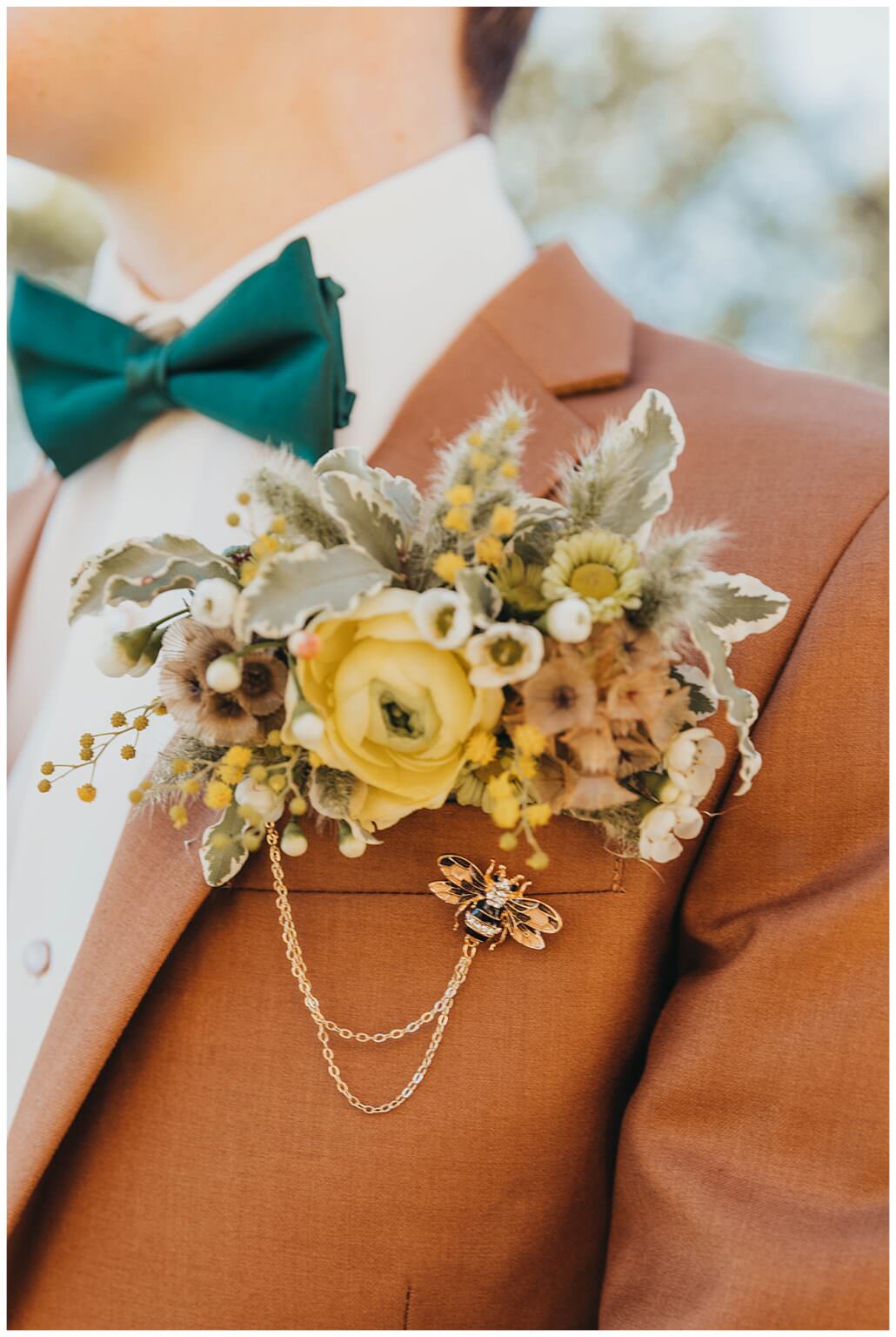 This Honeybee-Inspired Wedding Shoot Is Buzzing With Ideas – Love Inc. Mag