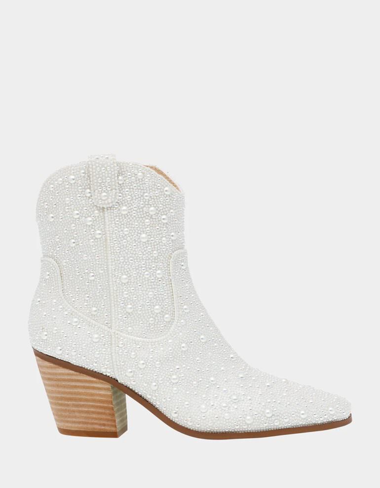 Wedding-Worthy Boots For Winter: From Bridal Cowboy Boots to Fashion ...