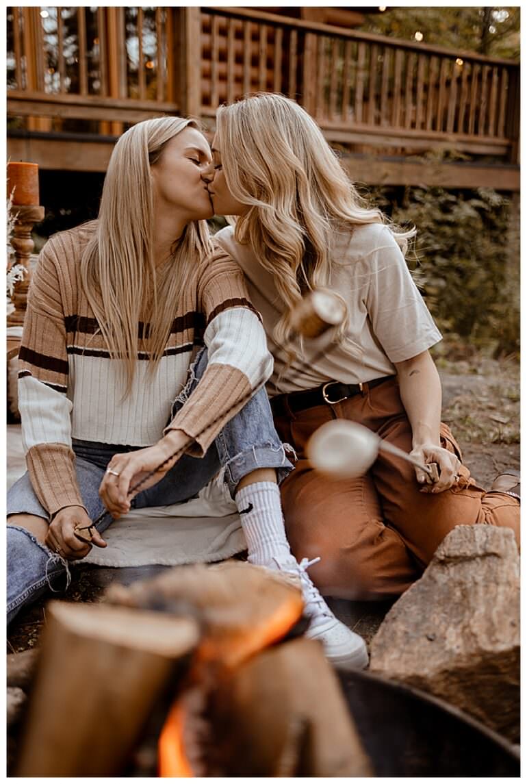 This Influencer Proposed to Her Girlfriend with a Cozy Picnic at a ...